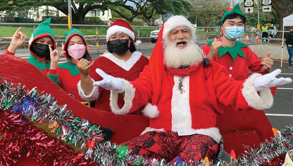 Christmas Drive-Thru event draws hundreds | News, Sports, Jobs - Maui News